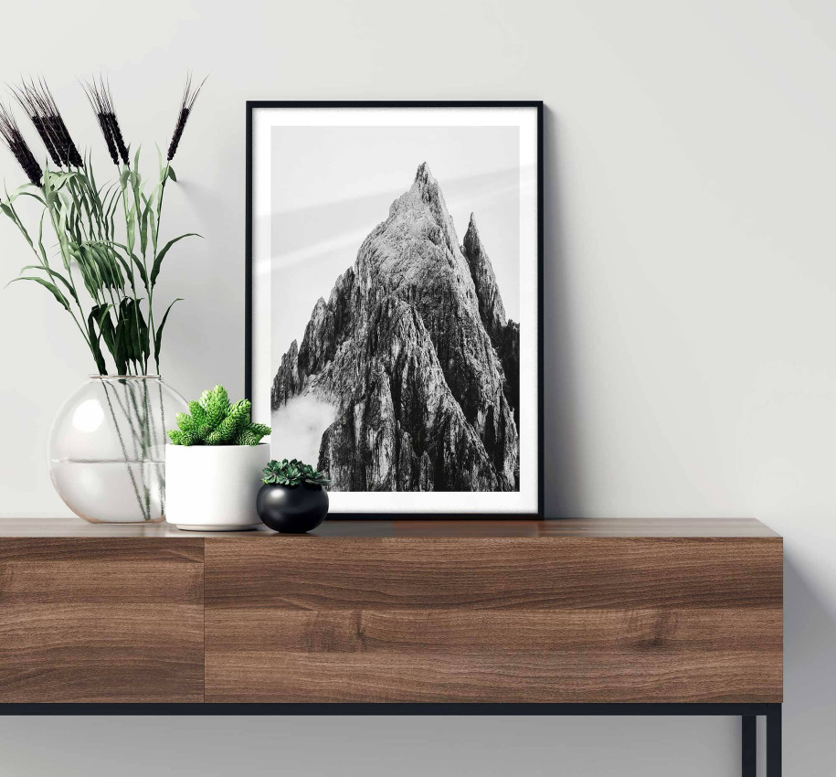 Spetsig bergstopp - Enkel svartvit poster - SwedeArts